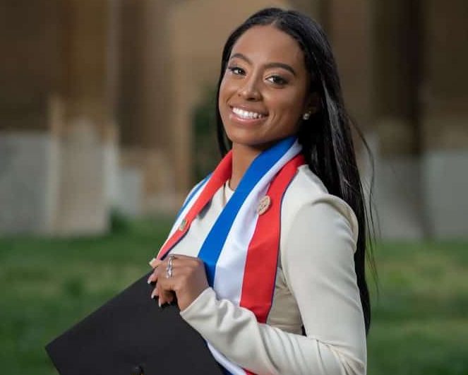 La atleta Yasiris Ortiz se gradúa con Cum Laude en ingeniería