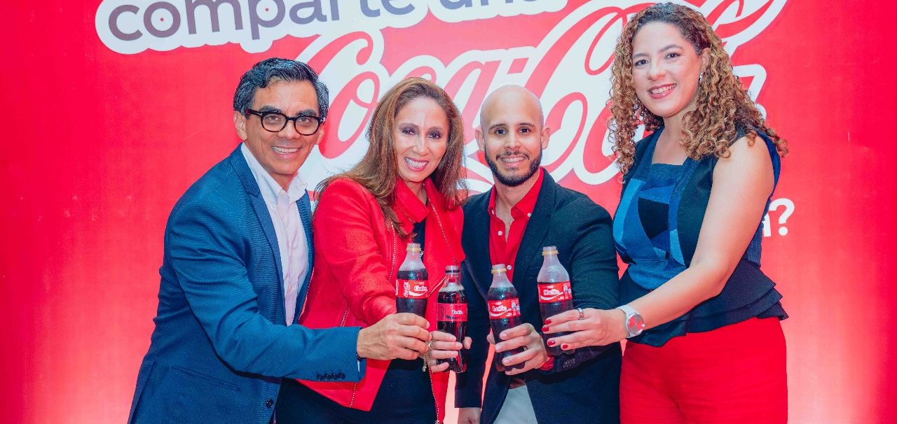 ICÓNICA CAMPAÑA PERSONALIZADA “COMPARTE UNA COCA-COLA”